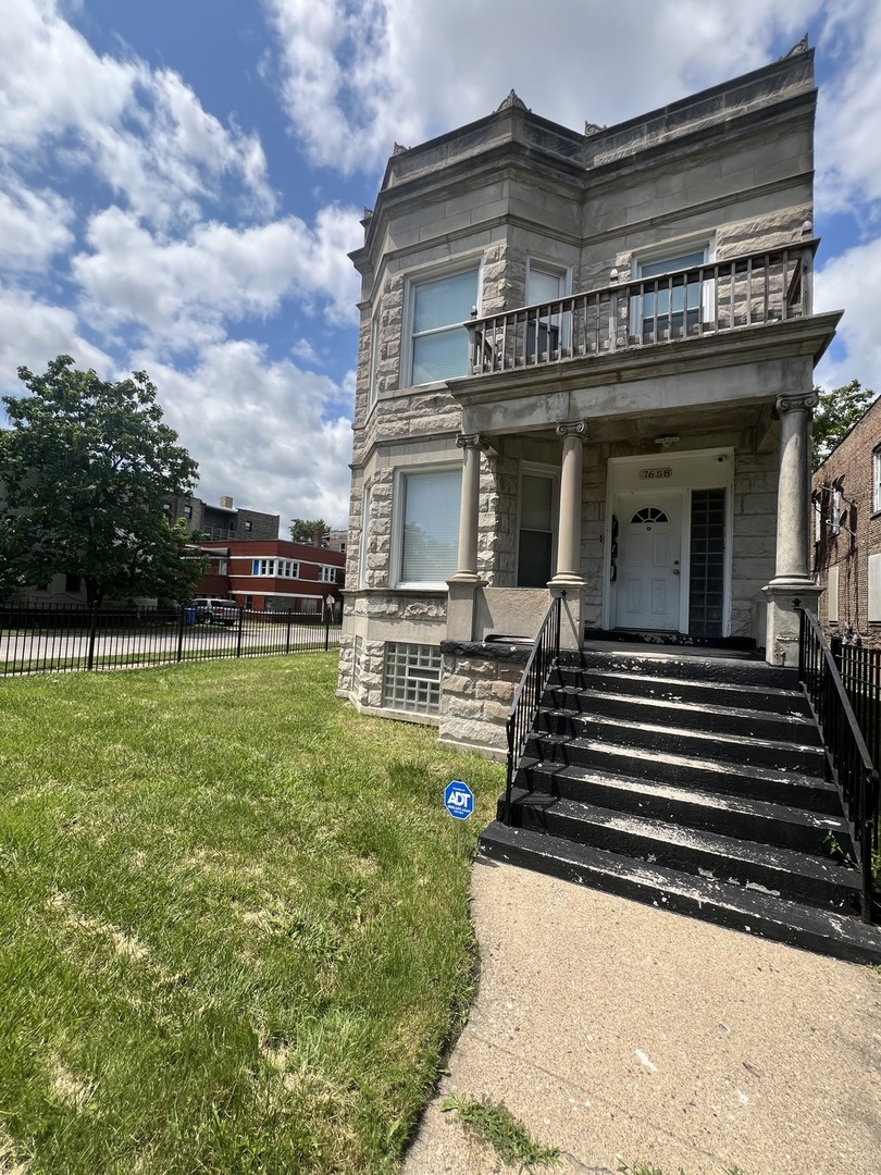 7658 S Emerald Ave, Chicago | Reviews & Apartments for Rent | AptAmigo